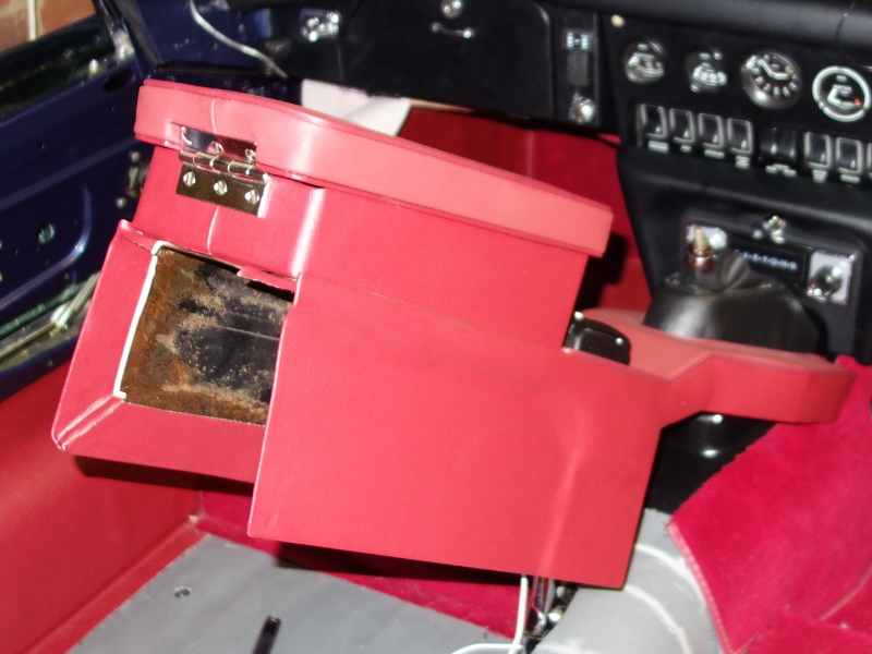 Center console hinge - pic needed - The 'E' Type Forum